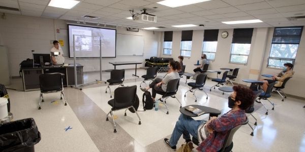 Imagine of university classroom